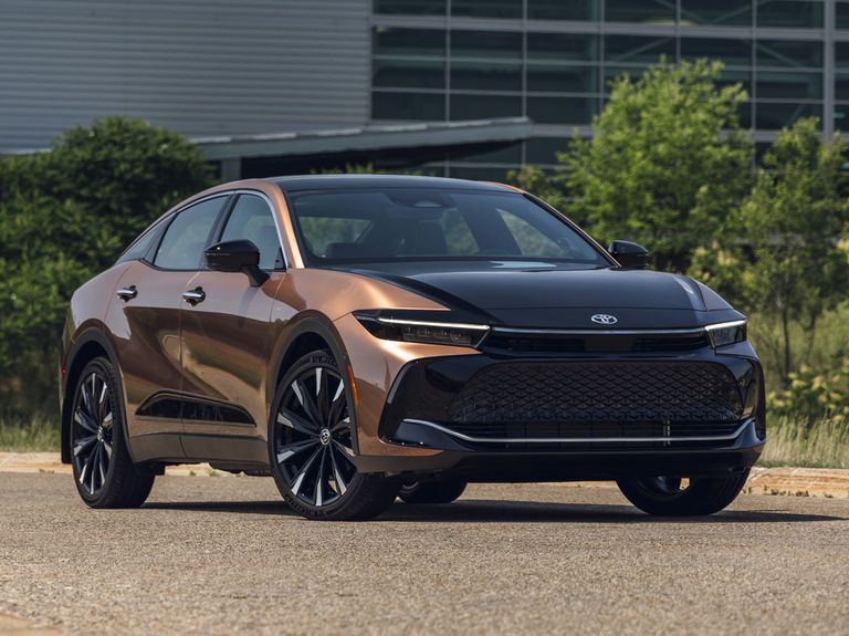 Rent Toyota Crown in Dubai - Mala Rent a car